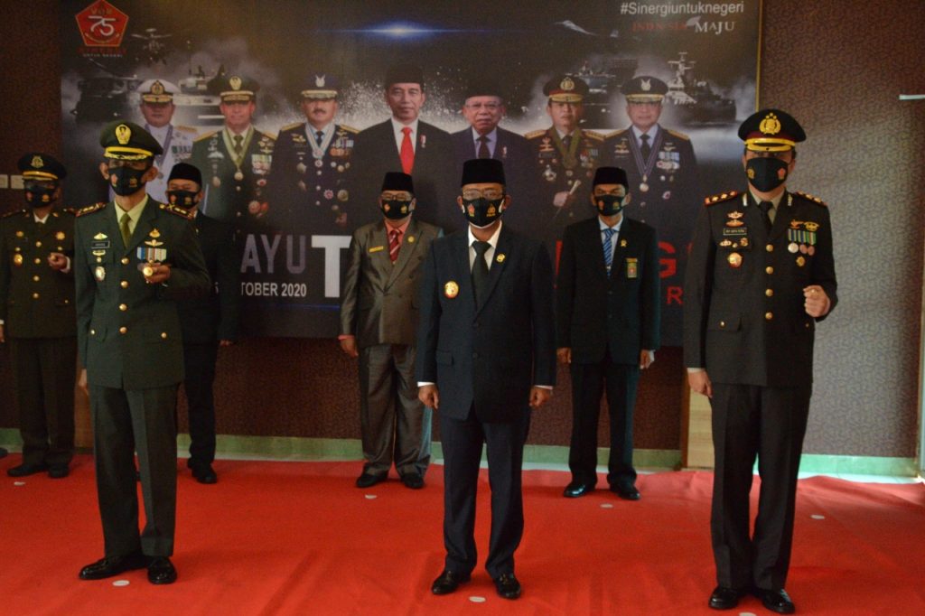 Kapolres Kubar Hadiri Upacara HUT TNI Ke-75 Secara Virtual Di Kodim 0912/KBR – portalkubar.com